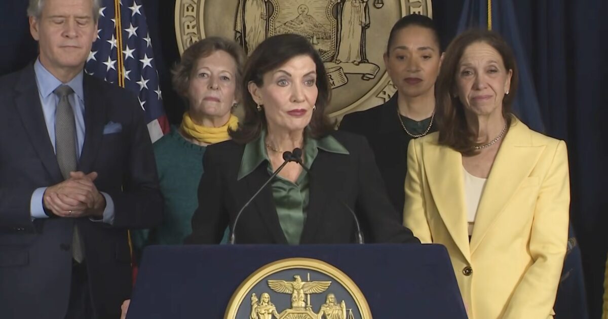 WHAT COULD GO WRONG? New York Governor Kathy Hochul Backing Zohran ...